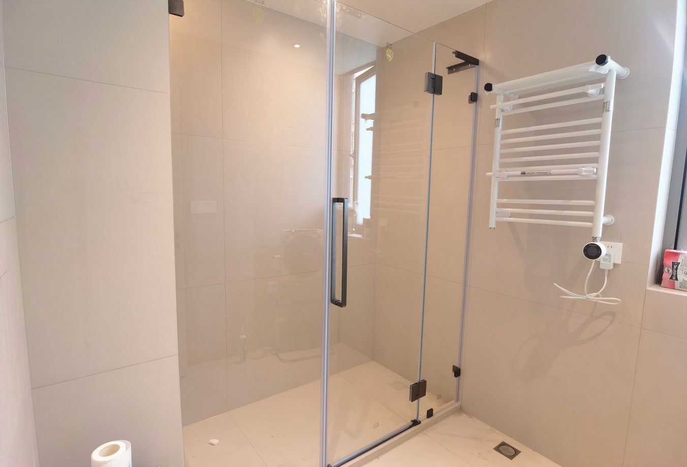 Essential Guide to Types of Frameless Shower Door Hardware